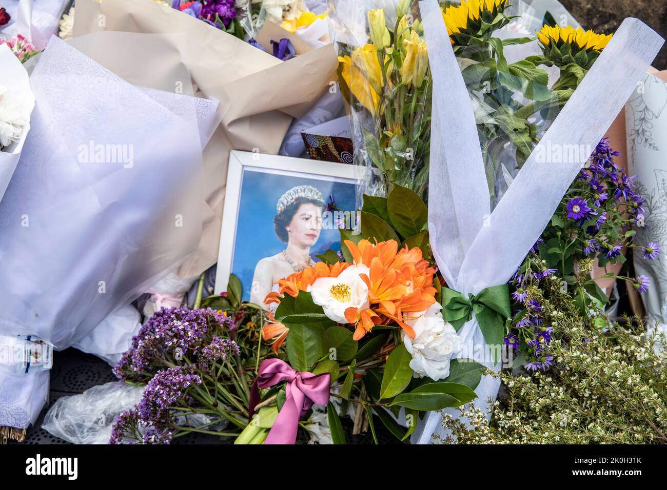 Monday 12th September 2022, Sydney,Australia. Paying respect and ...