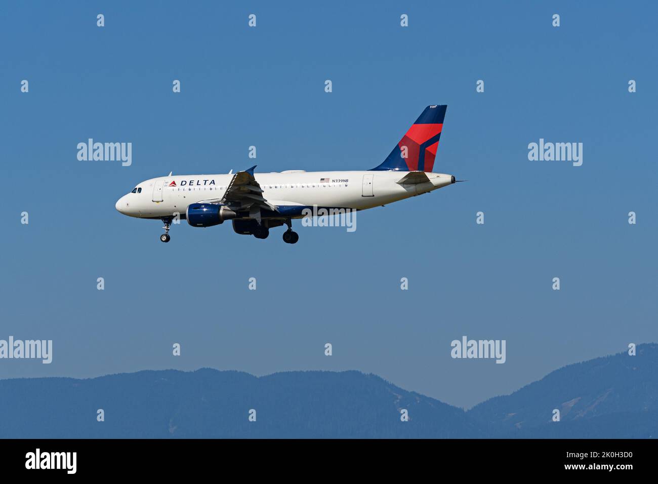 Avión delta hi-res stock photography and images - Alamy