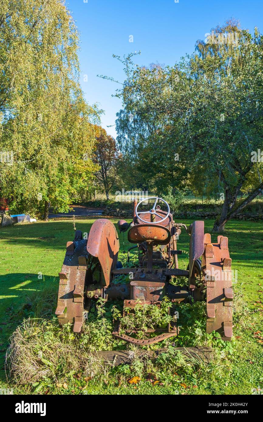 Tractor with metal wheels hi-res stock photography and images - Alamy