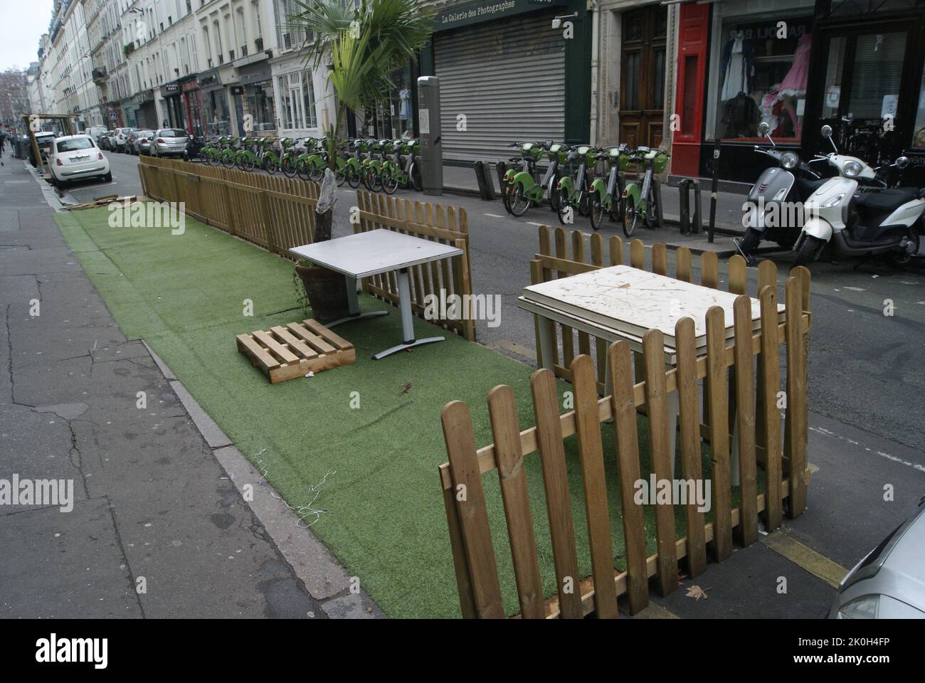 Terrasse du restaurant hi-res stock photography and images - Alamy