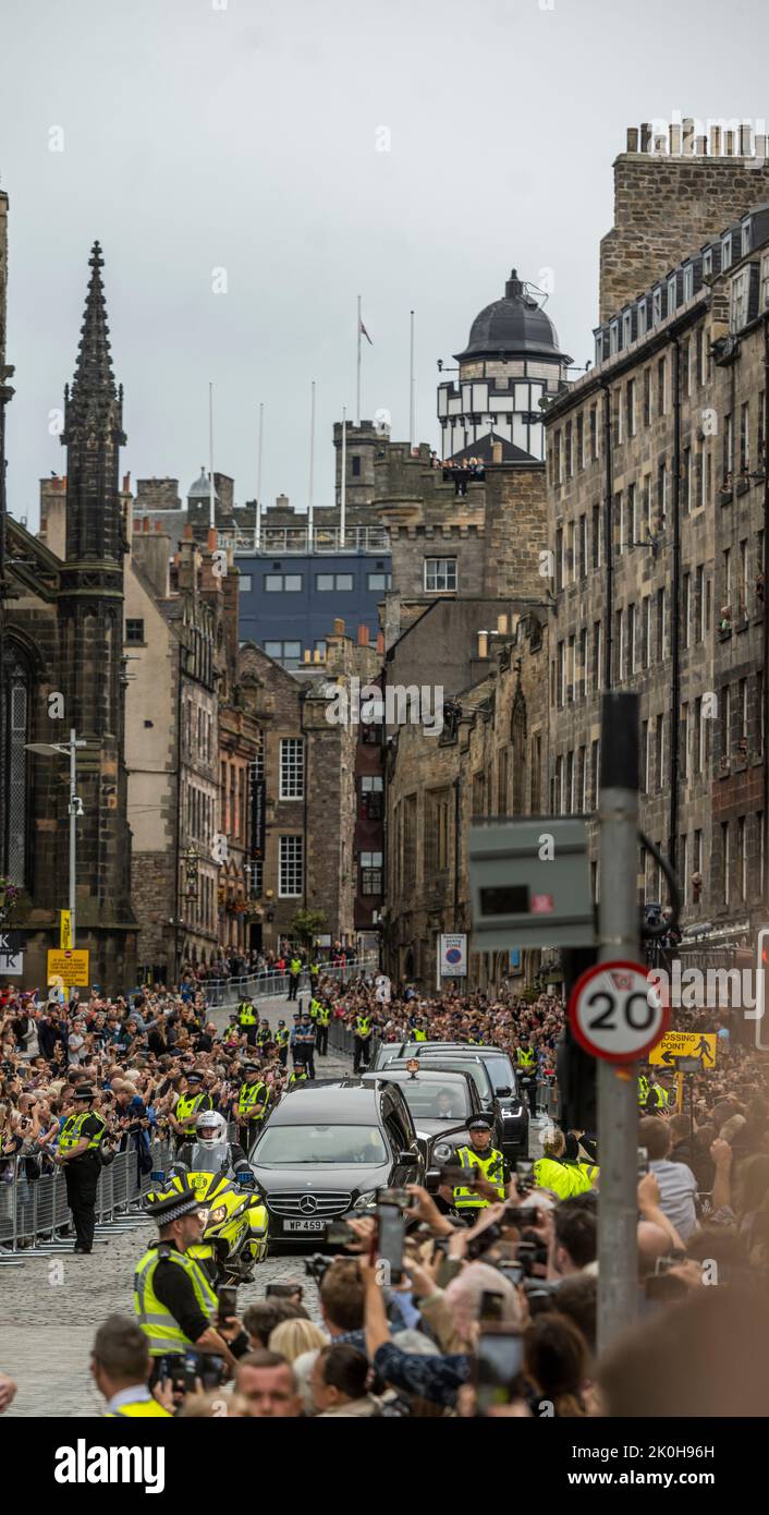 Edinburgh, UK. 11th Sep, 2022. Royal Mile. The coffin of the late Queen ...