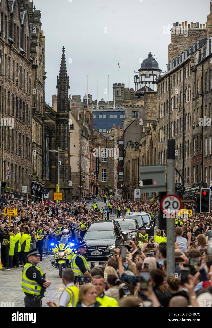 Edinburgh, UK. 11th Sep, 2022. Royal Mile. The coffin of the late Queen ...