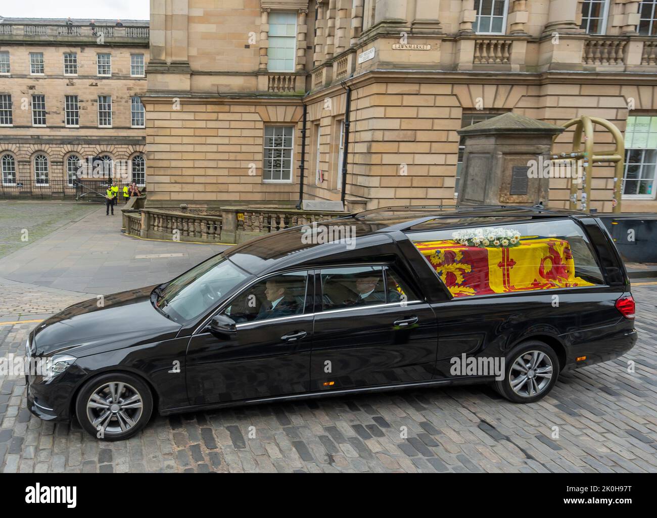 Edinburgh, UK. 11th Sep, 2022. Royal Mile. The coffin of the late Queen ...