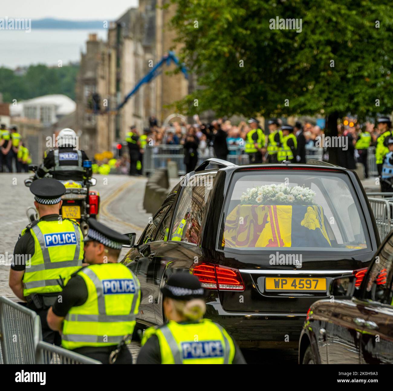 Edinburgh, UK. 11th Sep, 2022. Royal Mile. The coffin of the late Queen ...
