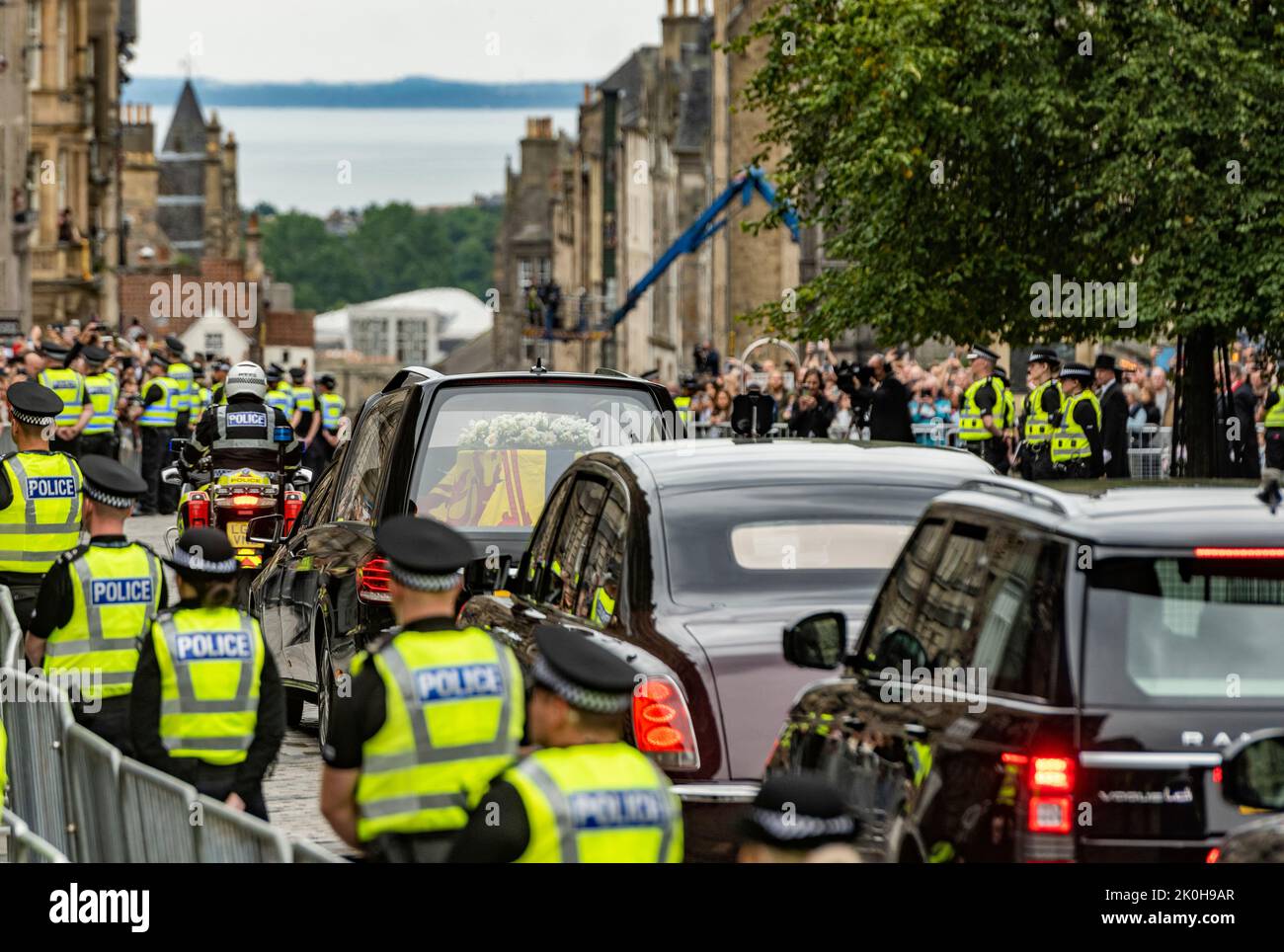 Edinburgh, UK. 11th Sep, 2022. Royal Mile. The coffin of the late Queen ...
