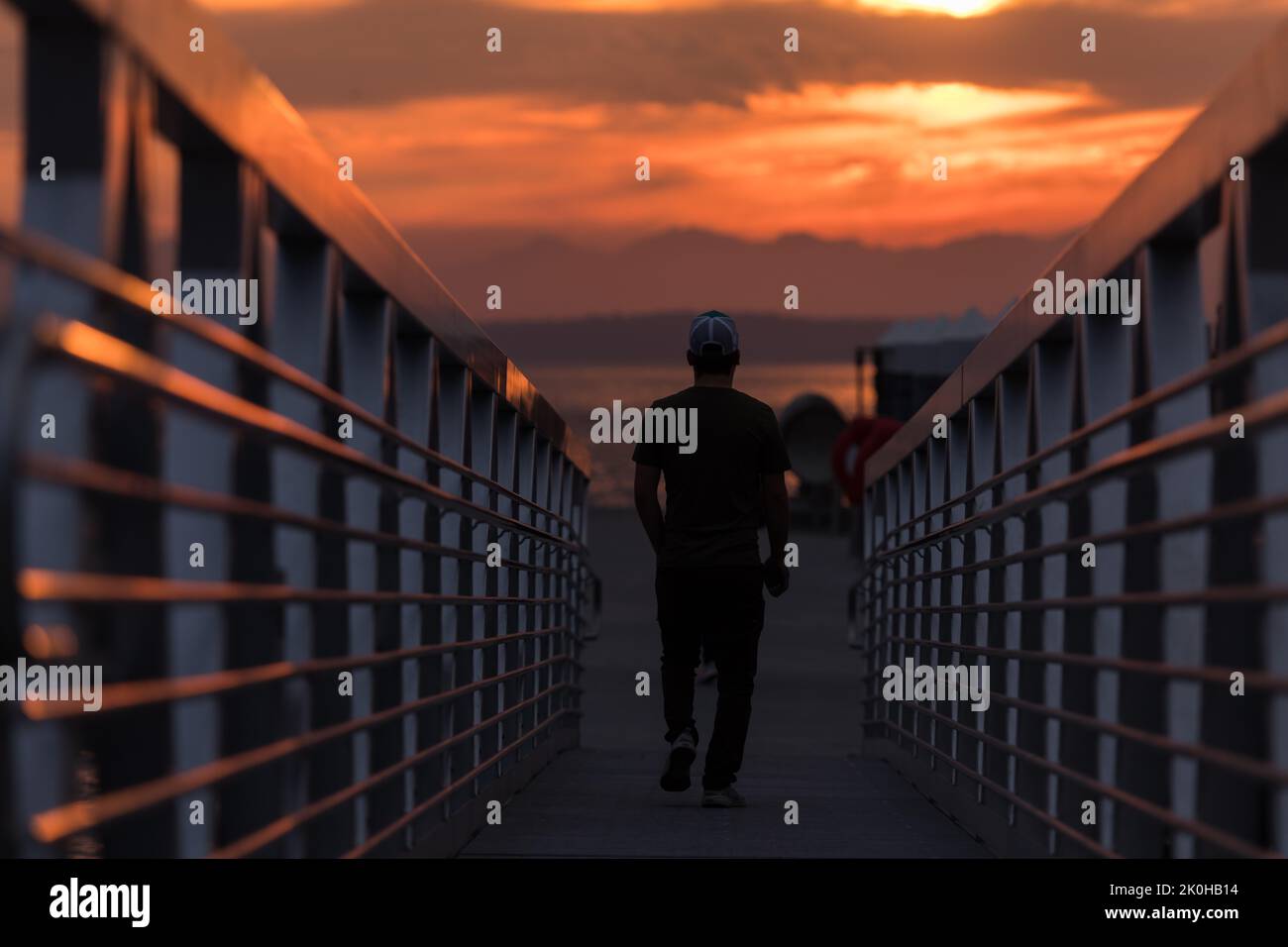 Seattle, USA. 11th Sep, 2022. A beautiful smokey sunset over Elliott ...