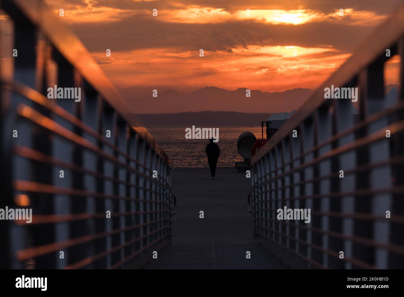 Seattle, USA. 11th Sep, 2022. A beautiful smokey sunset over Elliott ...