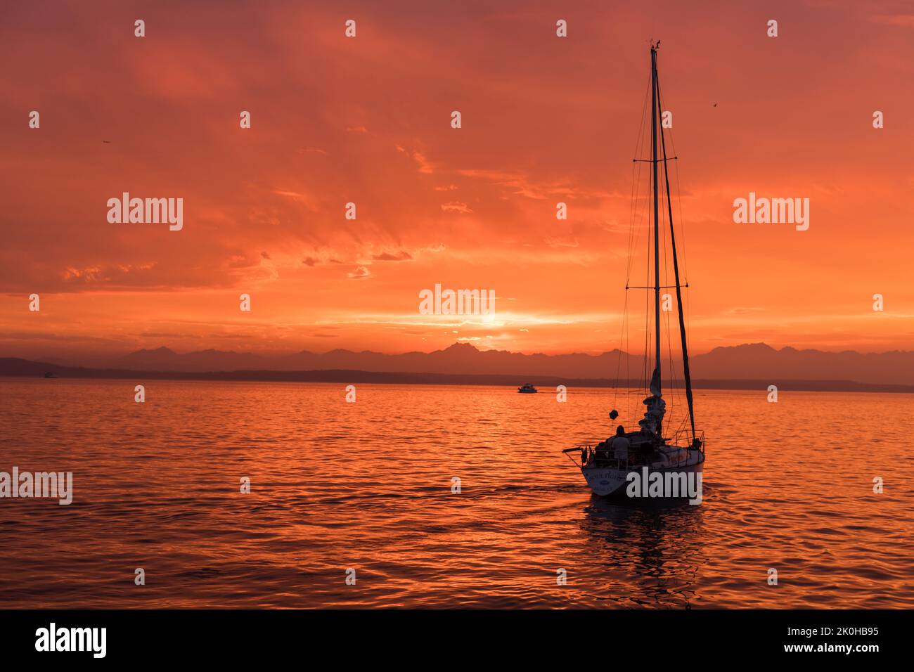 Seattle, USA. 11th Sep, 2022. A beautiful smokey sunset over Elliott ...