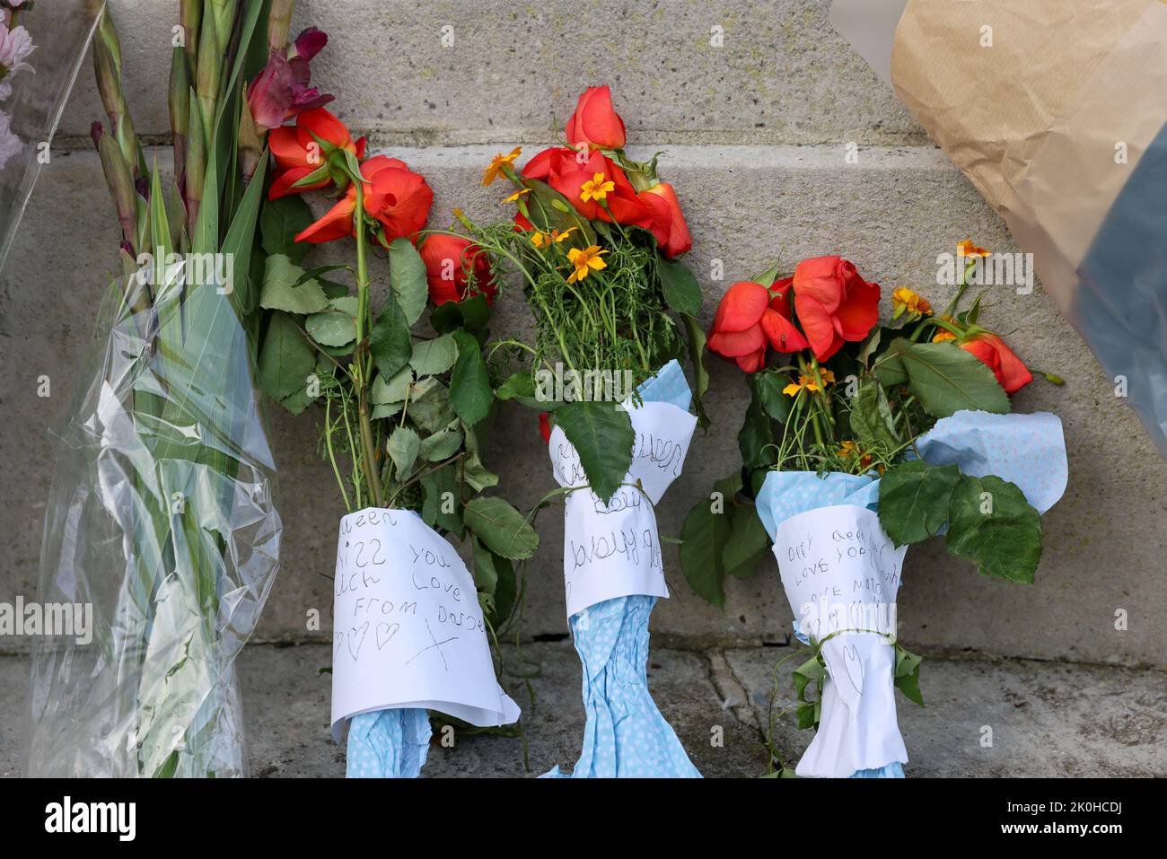 Bournemouth UK. 11th Sept, 2022. Poignant messages and floral tributes ...