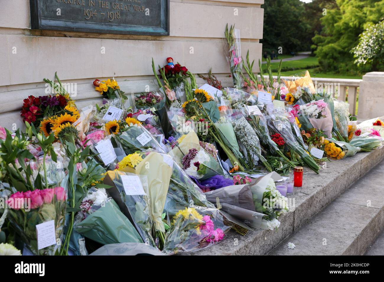 Bournemouth UK. 11th Sept, 2022. Poignant messages and floral tributes ...