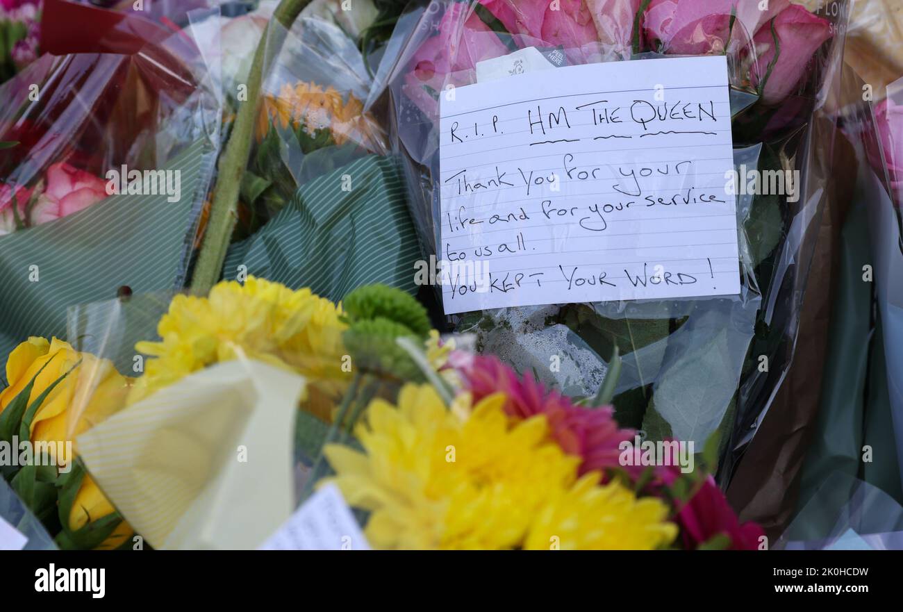 Bournemouth UK. 11th Sept, 2022. Poignant messages and floral tributes ...