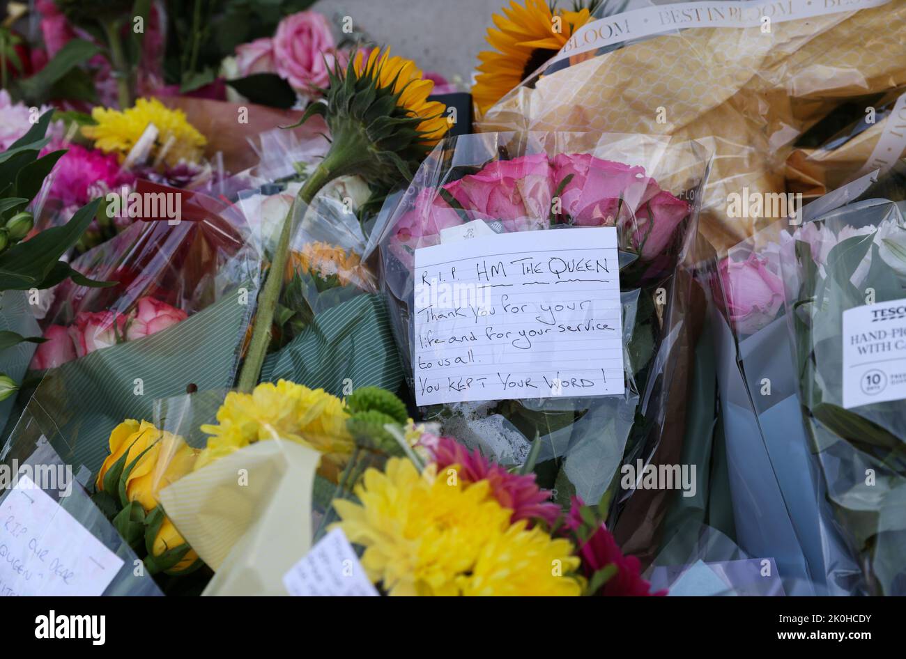 Bournemouth UK. 11th Sept, 2022. Poignant messages and floral tributes ...