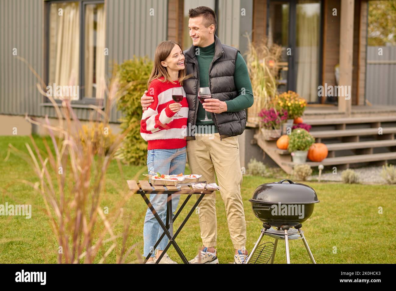 Young Caucasian couple enjoying their barbecue party Stock Photo - Alamy