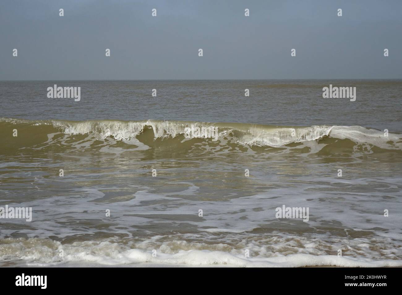 The rolling and splashing sea waves Stock Photo - Alamy