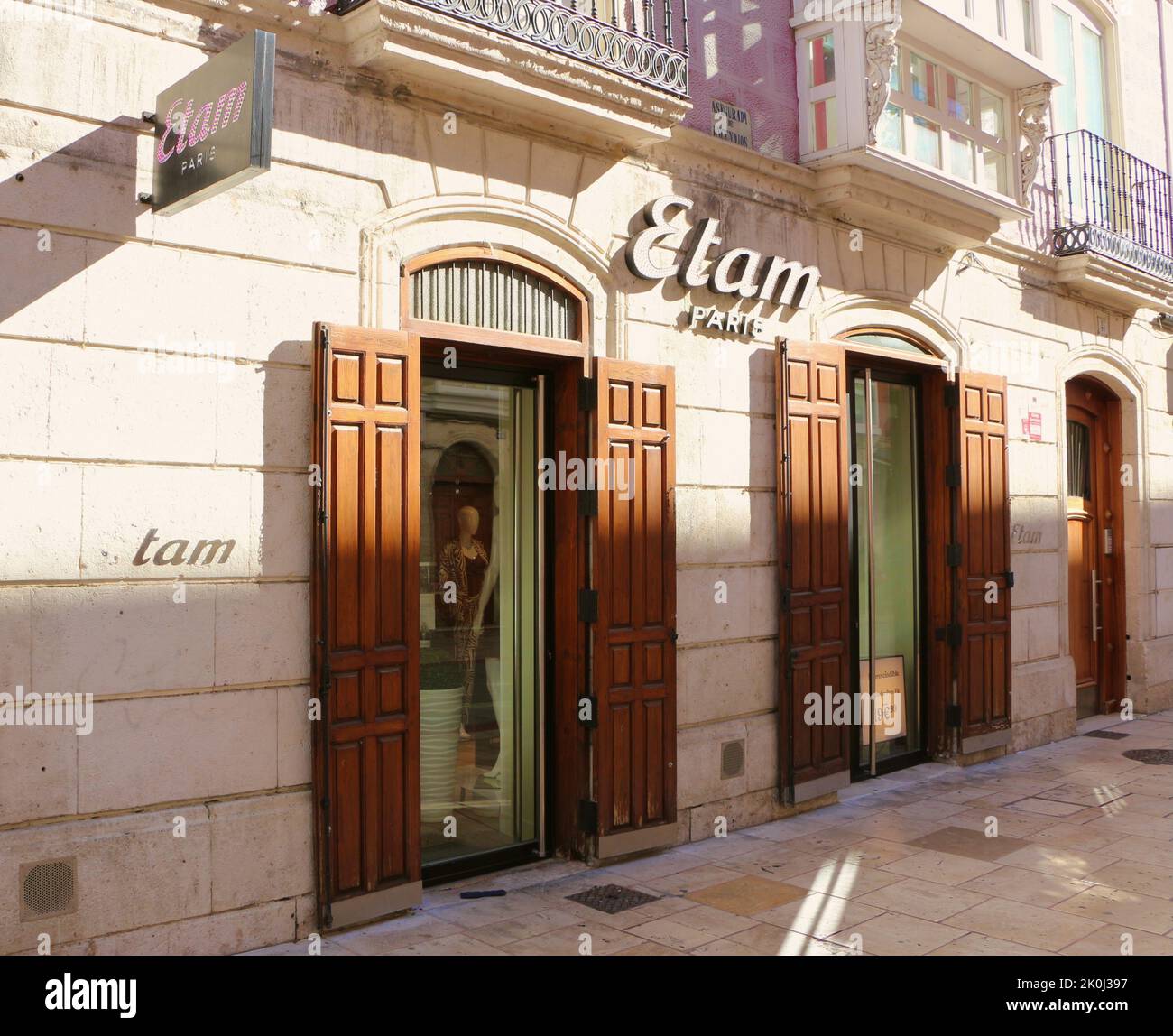Etam shop hi-res stock photography and images - Alamy