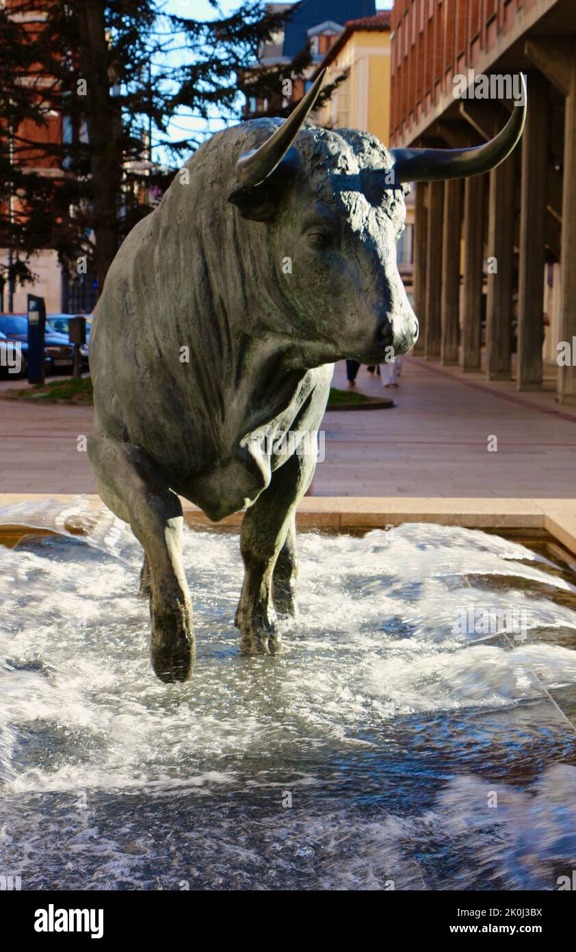 Estatua del Toro Bronze bull statue and fountain by Alfa Arte 2011 in ...