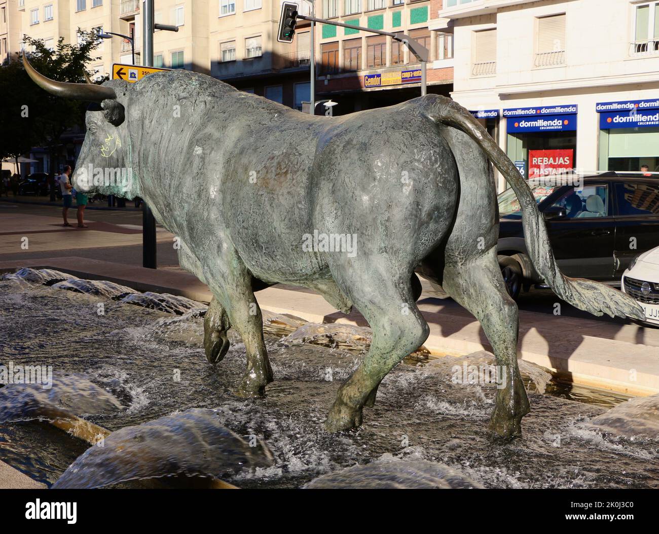 Estatua del Toro Bronze bull statue and fountain by Alfa Arte 2011 in ...