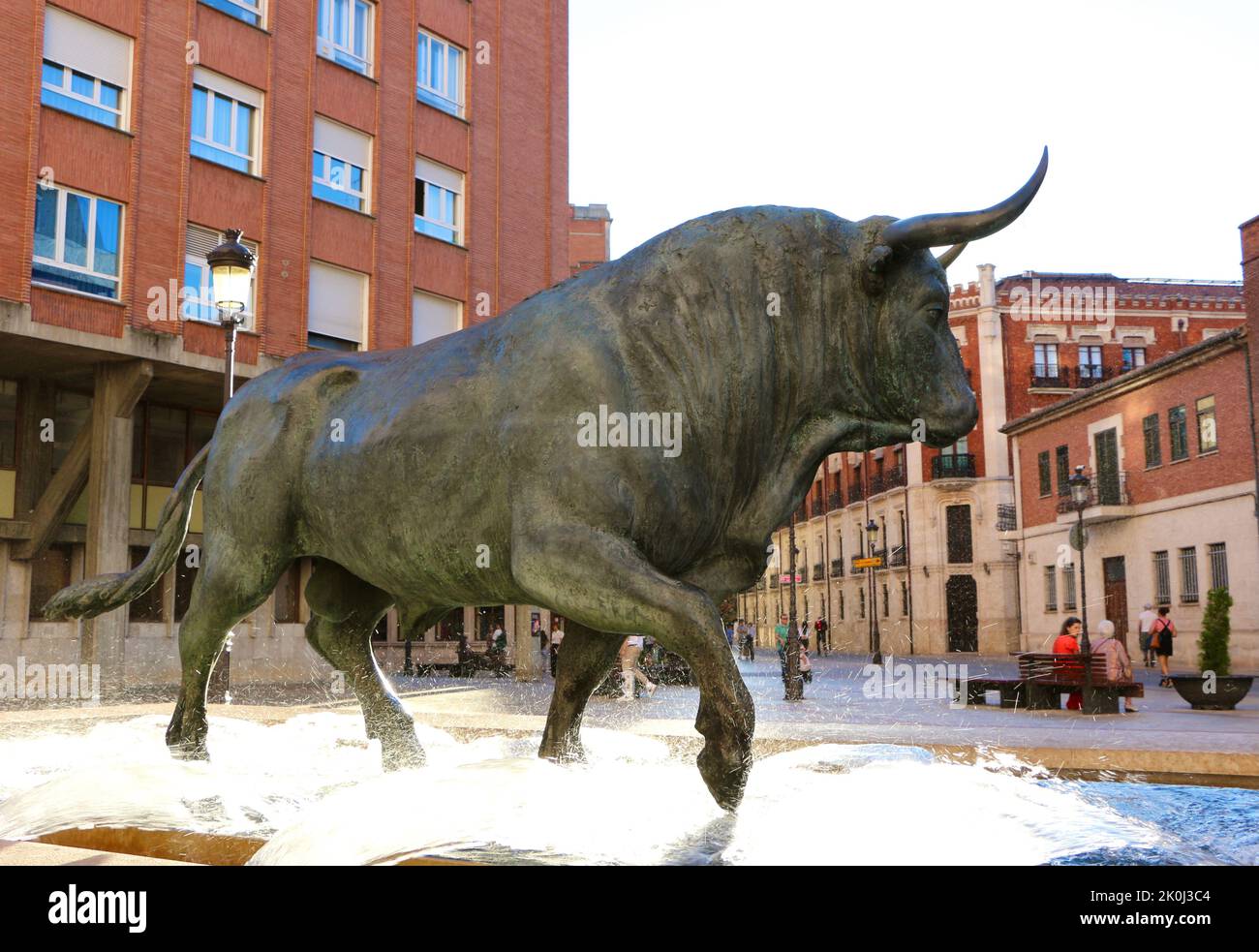 Estatua del toro hi-res stock photography and images - Alamy