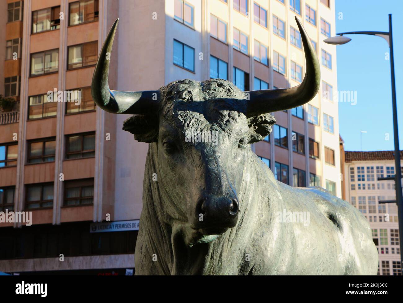 Estatua del Toro Bronze bull statue and fountain by Alfa Arte 2011 in ...