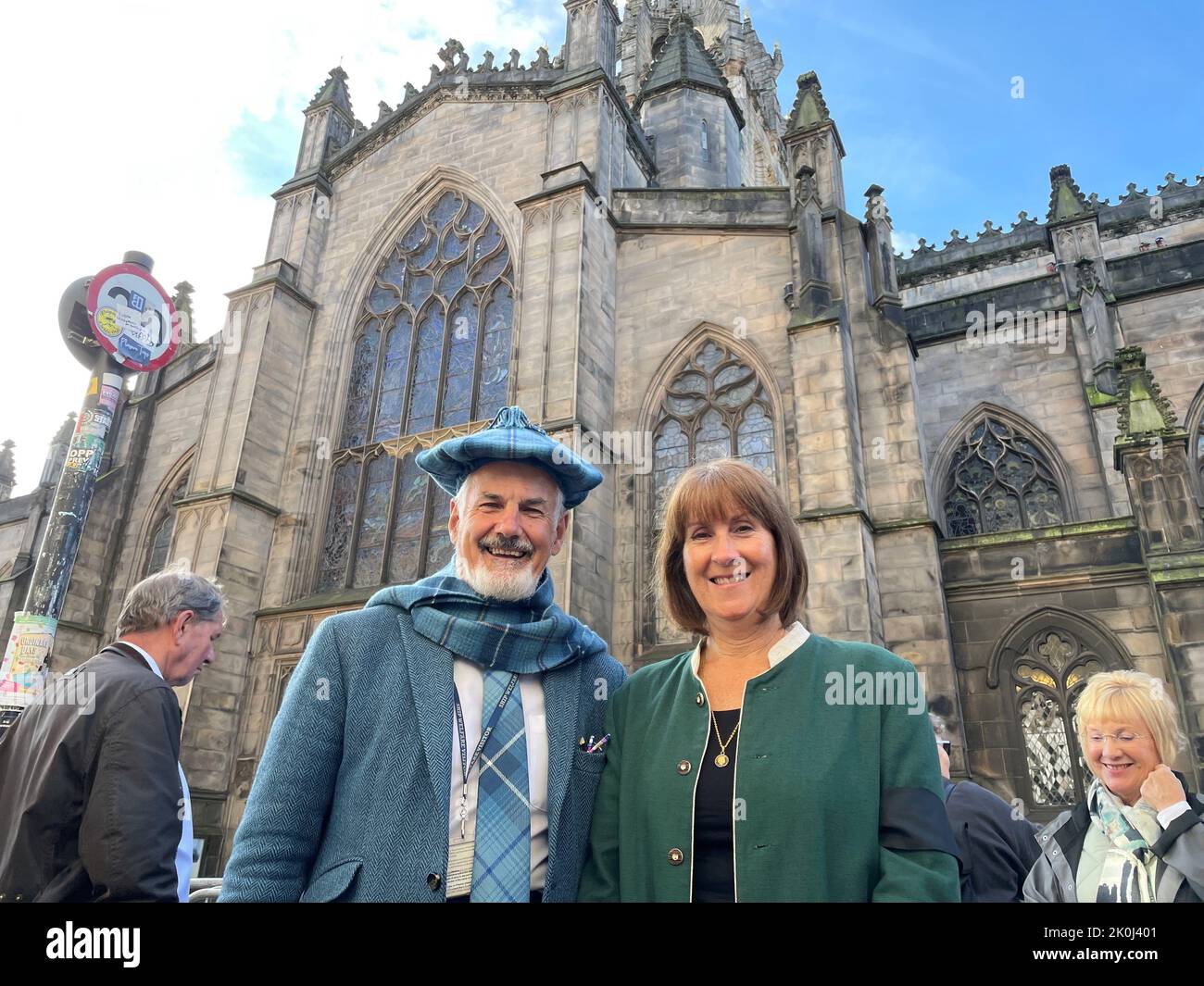 Edinburgh, UK. 12th Sep, 2022. John Burleigh and his wife Heather stand ...