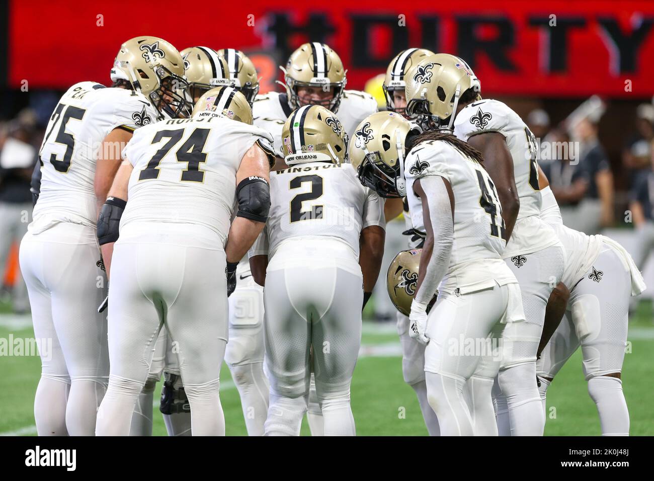 Quarterback huddle hi-res stock photography and images - Alamy