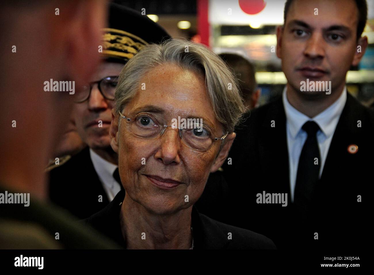 Prime Minister Elisabeth Borne meets with soldiers of the armed forces ...