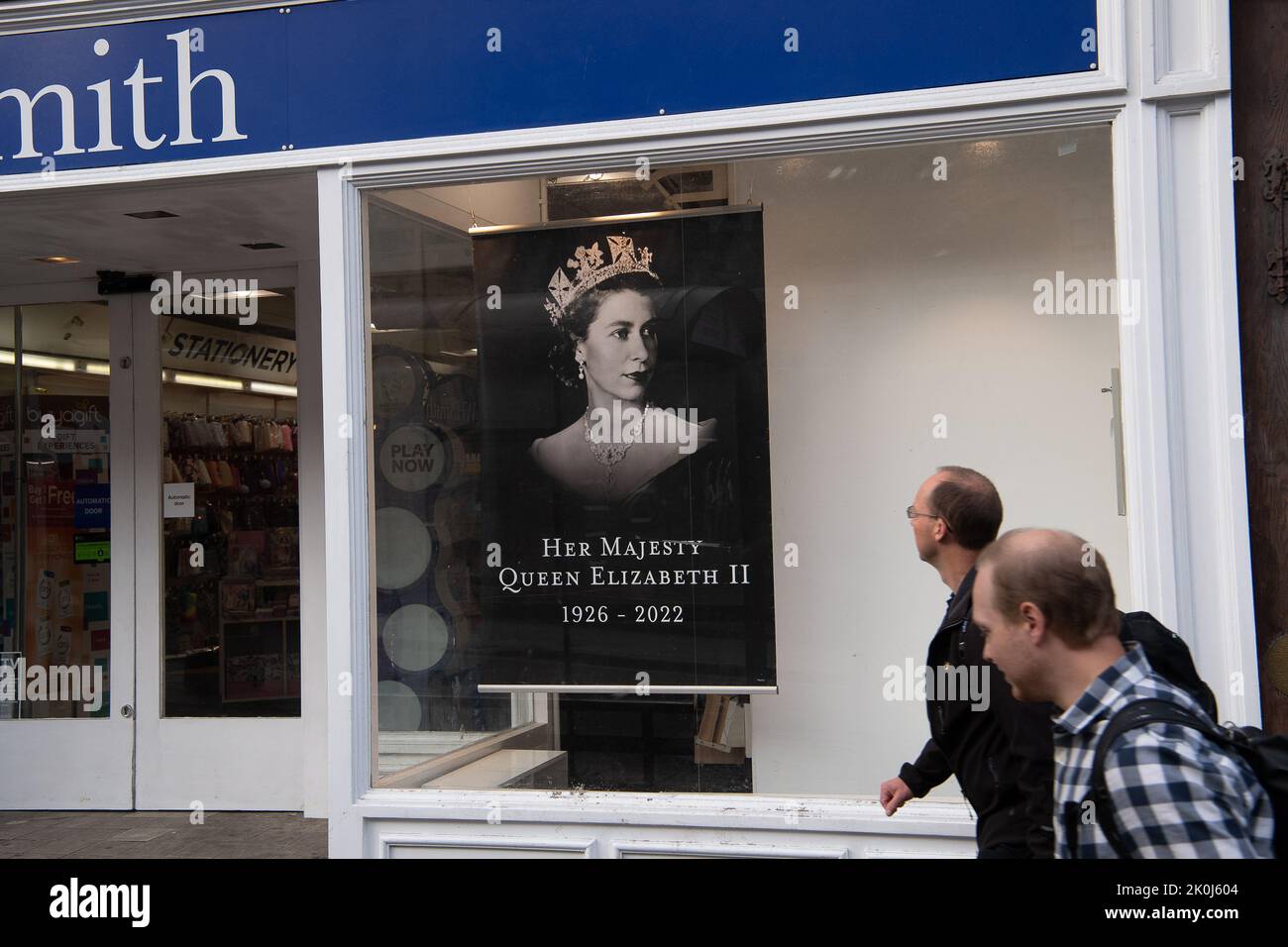 Mourning picture of queen elizabeth hi-res stock photography and images ...