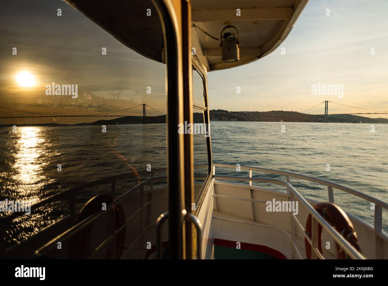 Dark horizon ship hi-res stock photography and images - Alamy