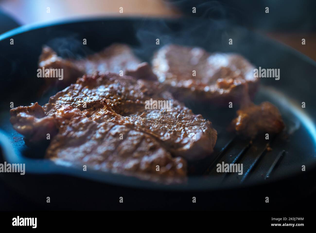 Frying pan sirloin beef steak hi-res stock photography and images - Alamy