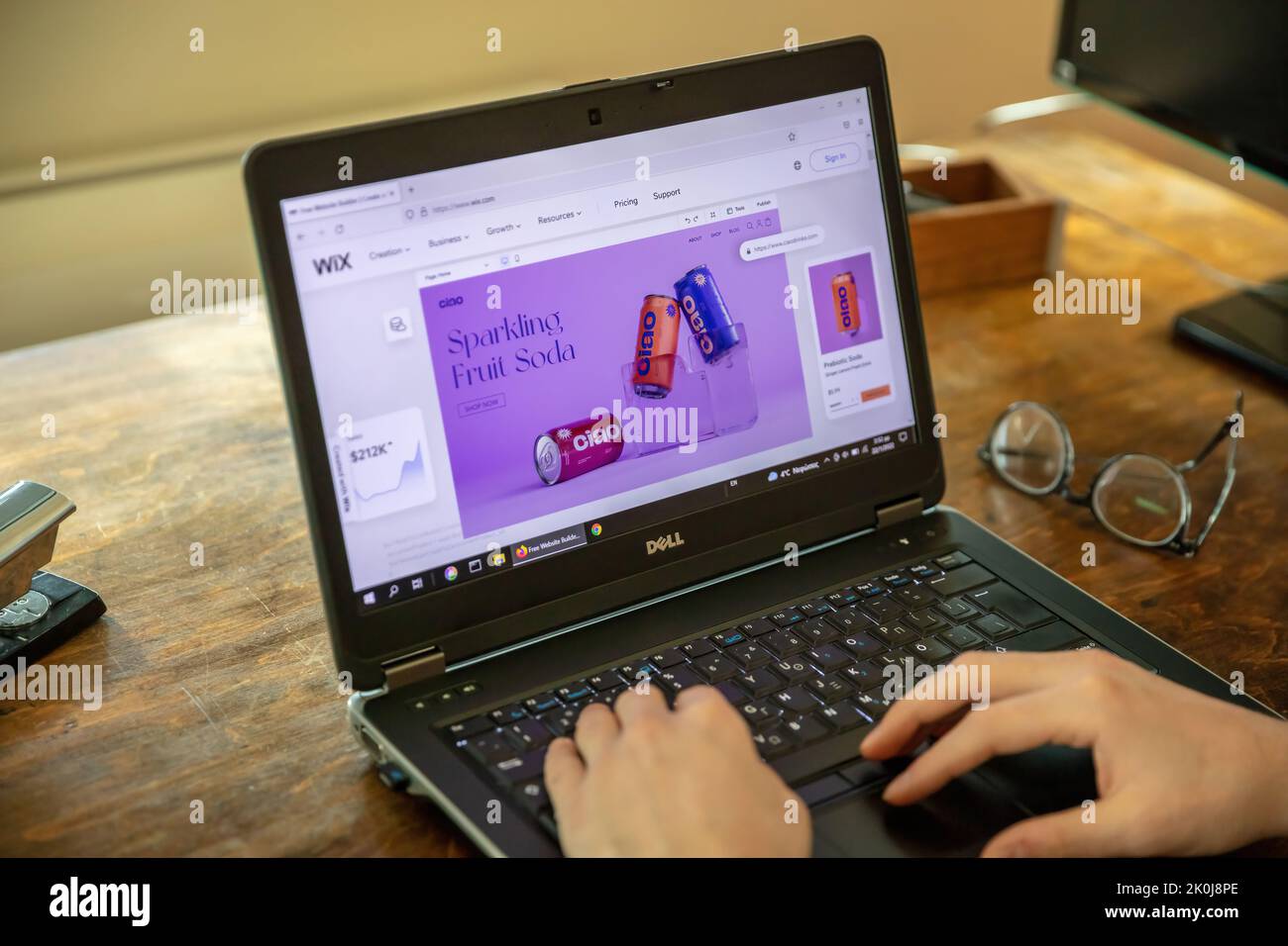 Wix app logo hi-res stock photography and images - Alamy