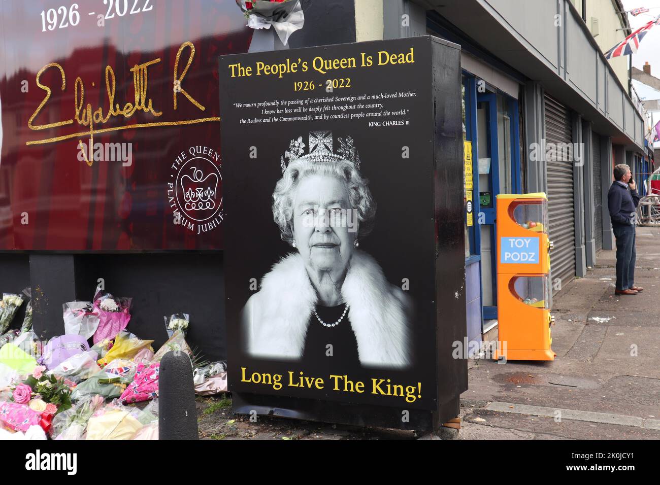 Tributes paid to Her late Majesty Queen Elizabeth II on Crimea Street ...