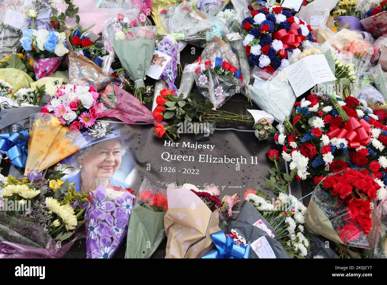 Tributes paid to Her late Majesty Queen Elizabeth II on Crimea Street ...