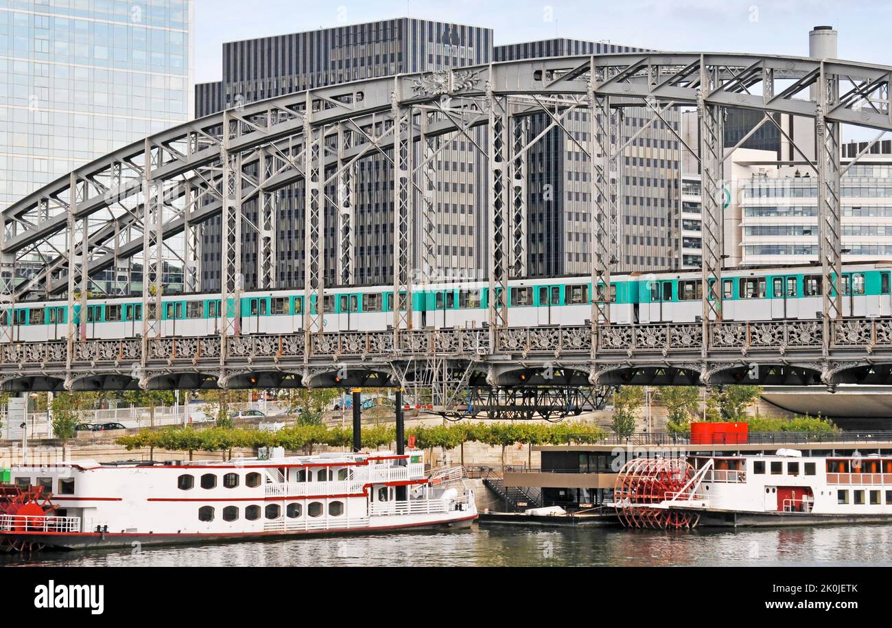 Paris ratp metro wagon hi-res stock photography and images - Alamy
