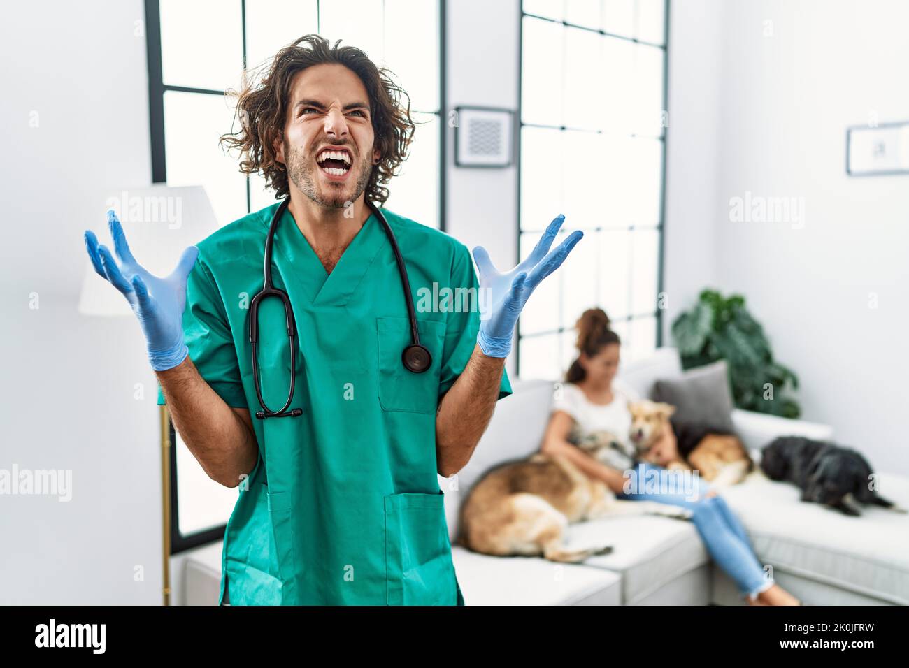 Man yelling at dog hi-res stock photography and images - Alamy
