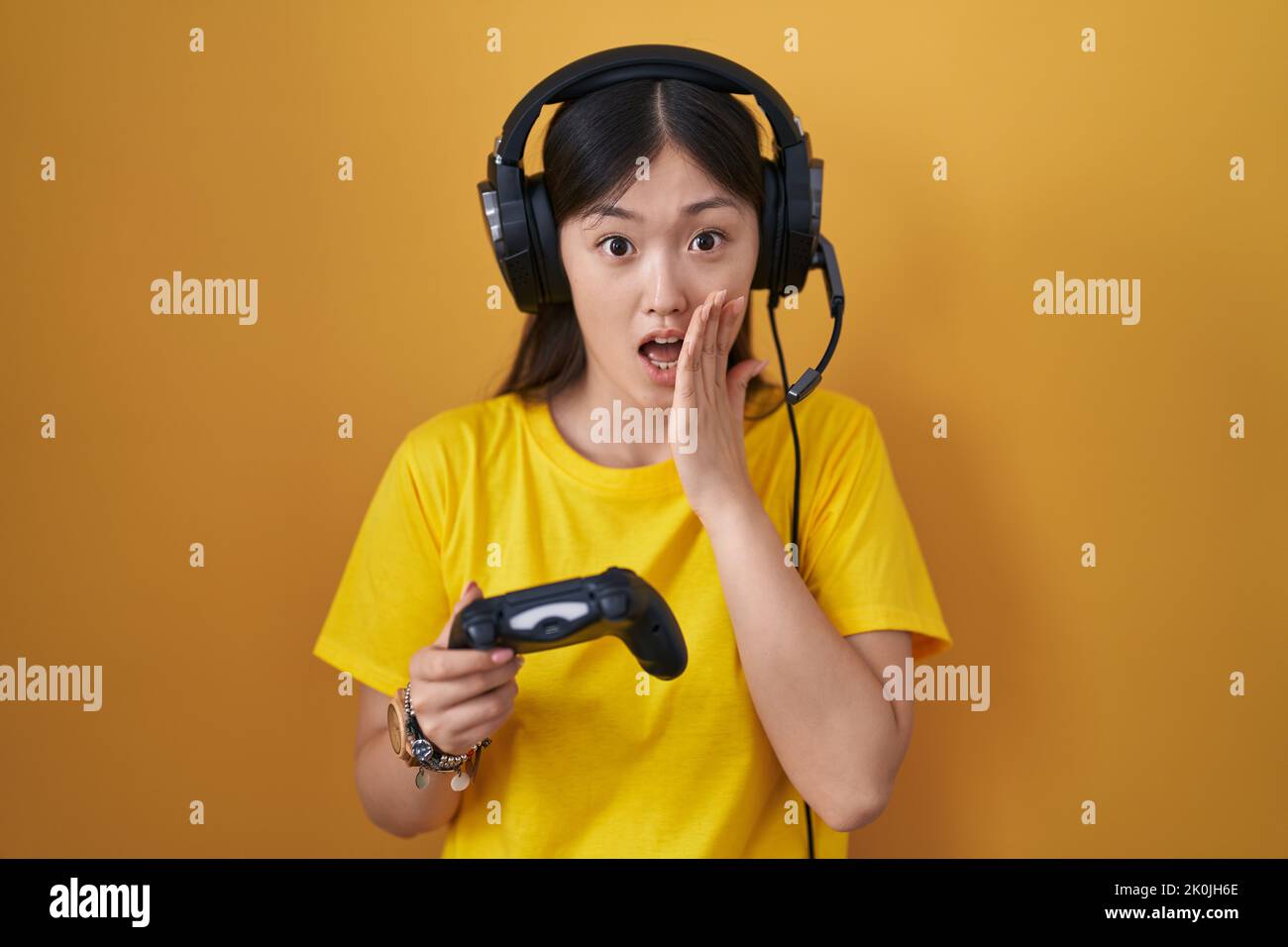 Japanese playing on console hi-res stock photography and images - Alamy