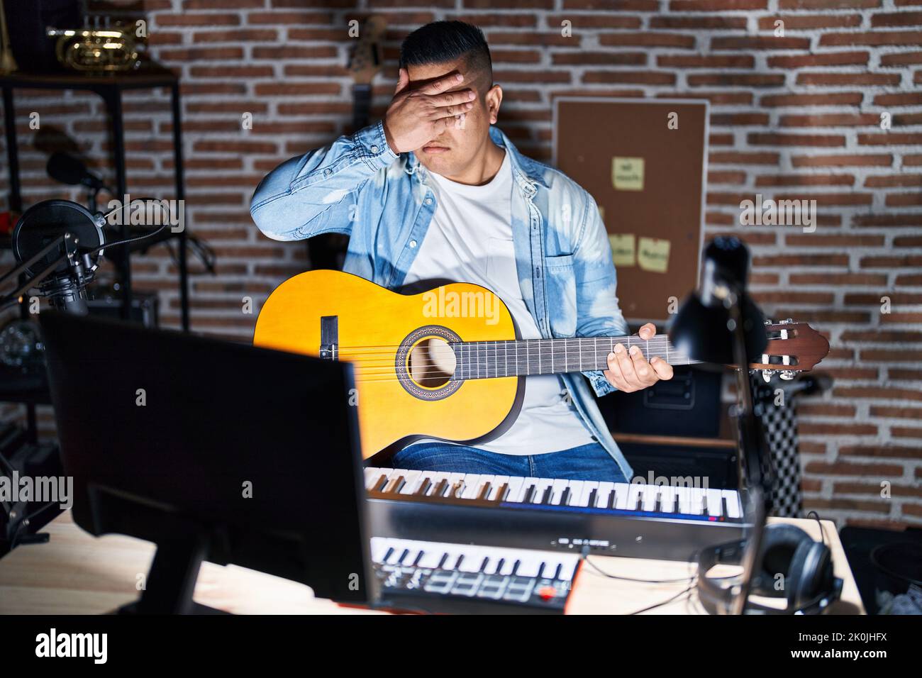 Blind man playing the guitar hi-res stock photography and images - Alamy