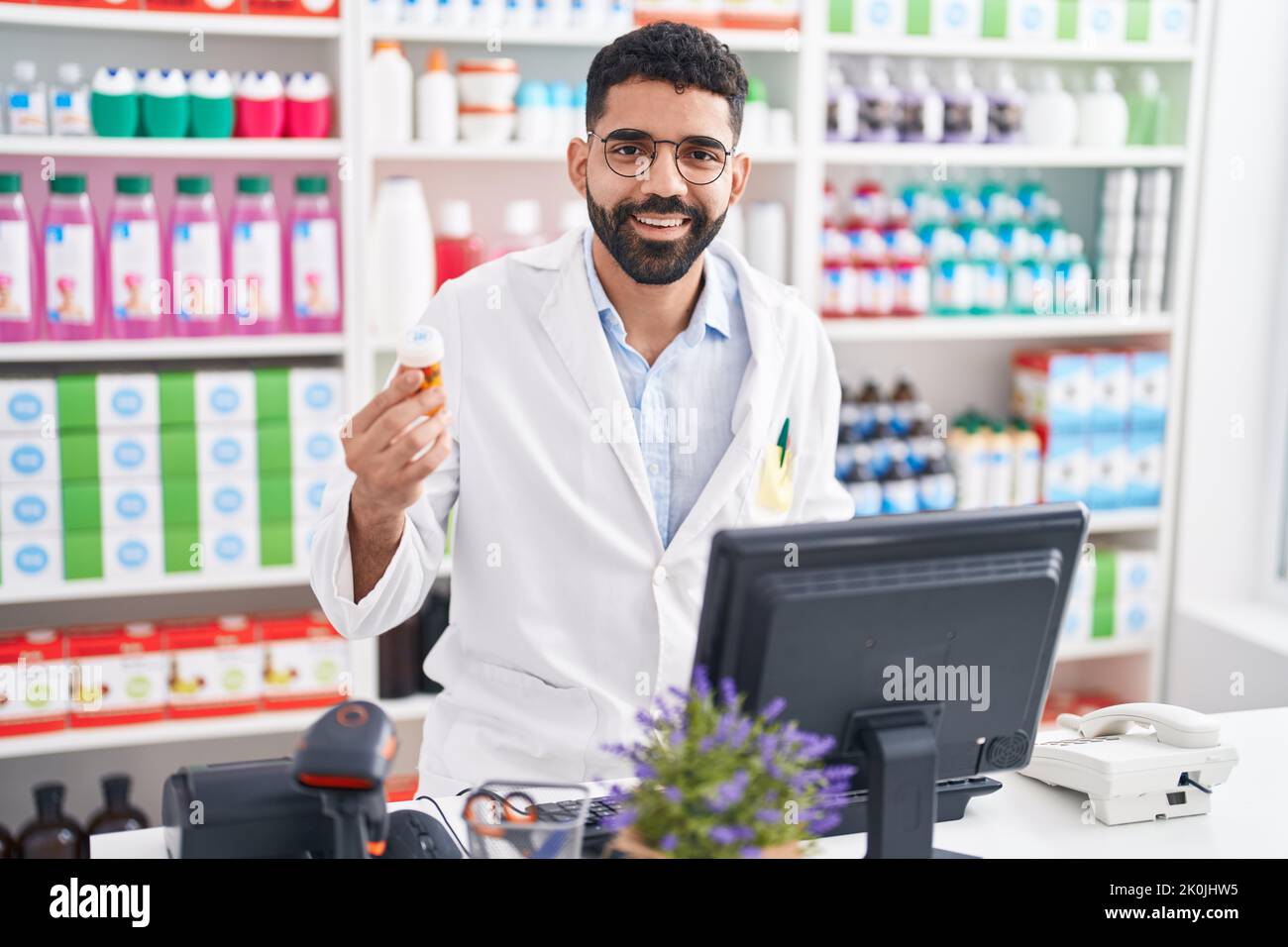 Arab pharmacist at counter hi-res stock photography and images - Alamy