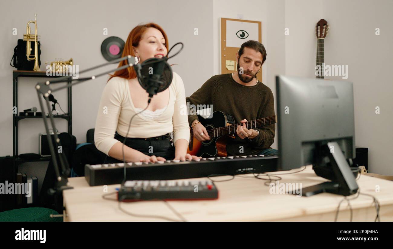 Female singing keyboard hi-res stock photography and images - Alamy