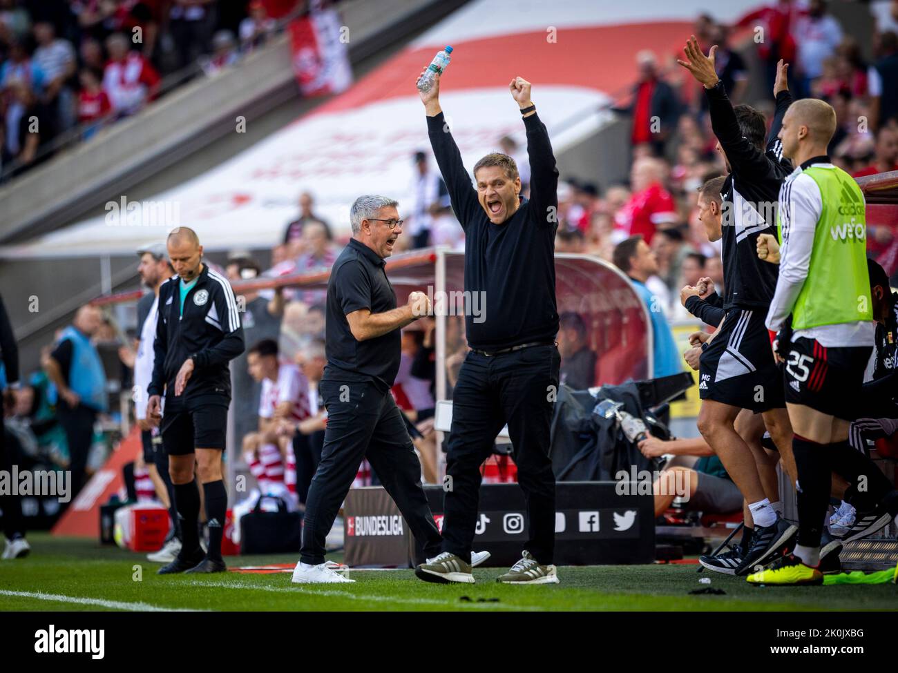 Schlussjubel: Union’s Trainer Urs Fischer und Manager Oliver Ruhnert ...