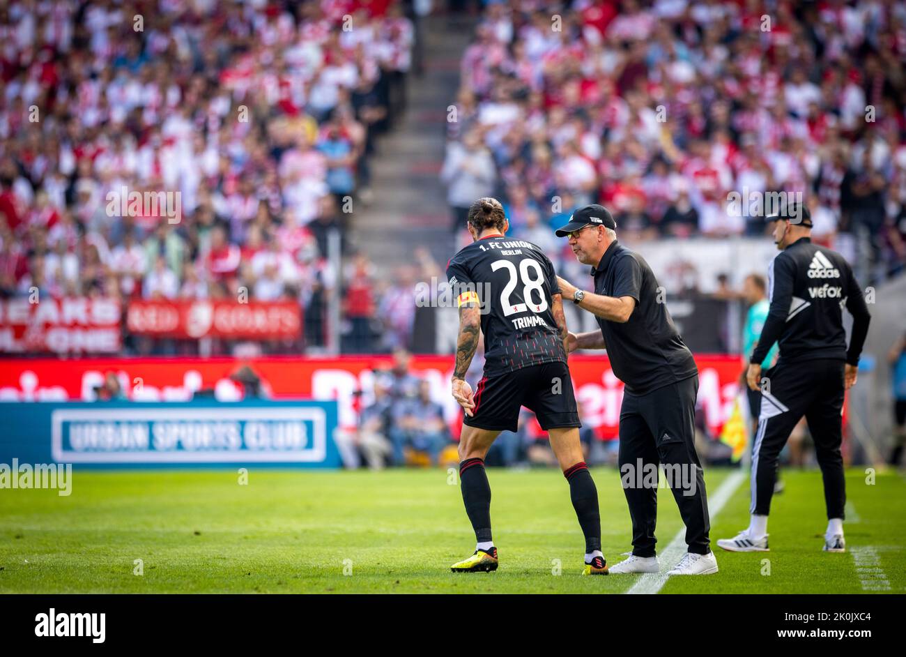 Union’s Christopher Trimmel, Union’s head coach Urs Fischer 1. FC Köln ...