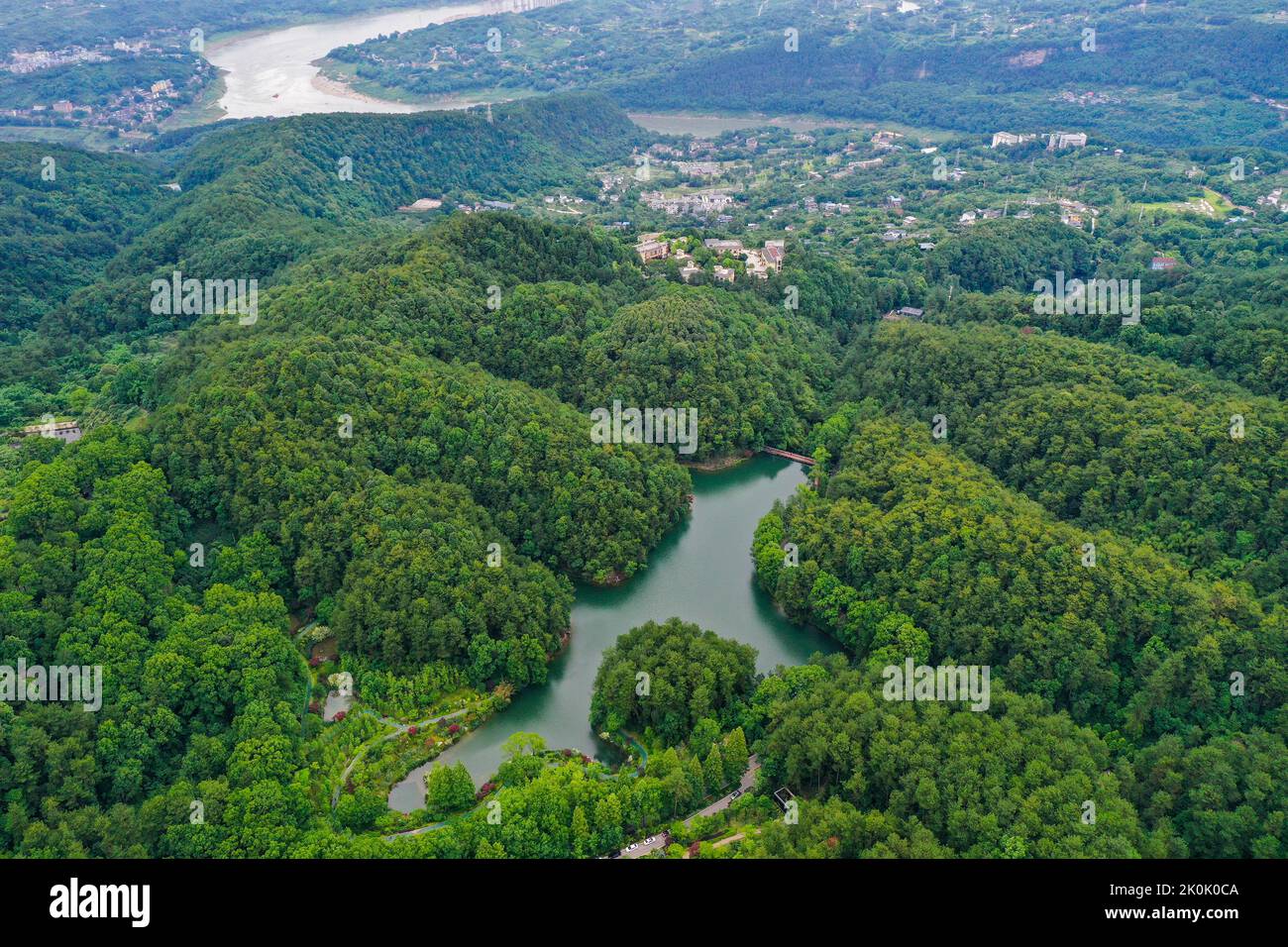 (220912) -- CHONGQING, Sept. 12, 2022 (Xinhua) -- Aerial photo taken on ...