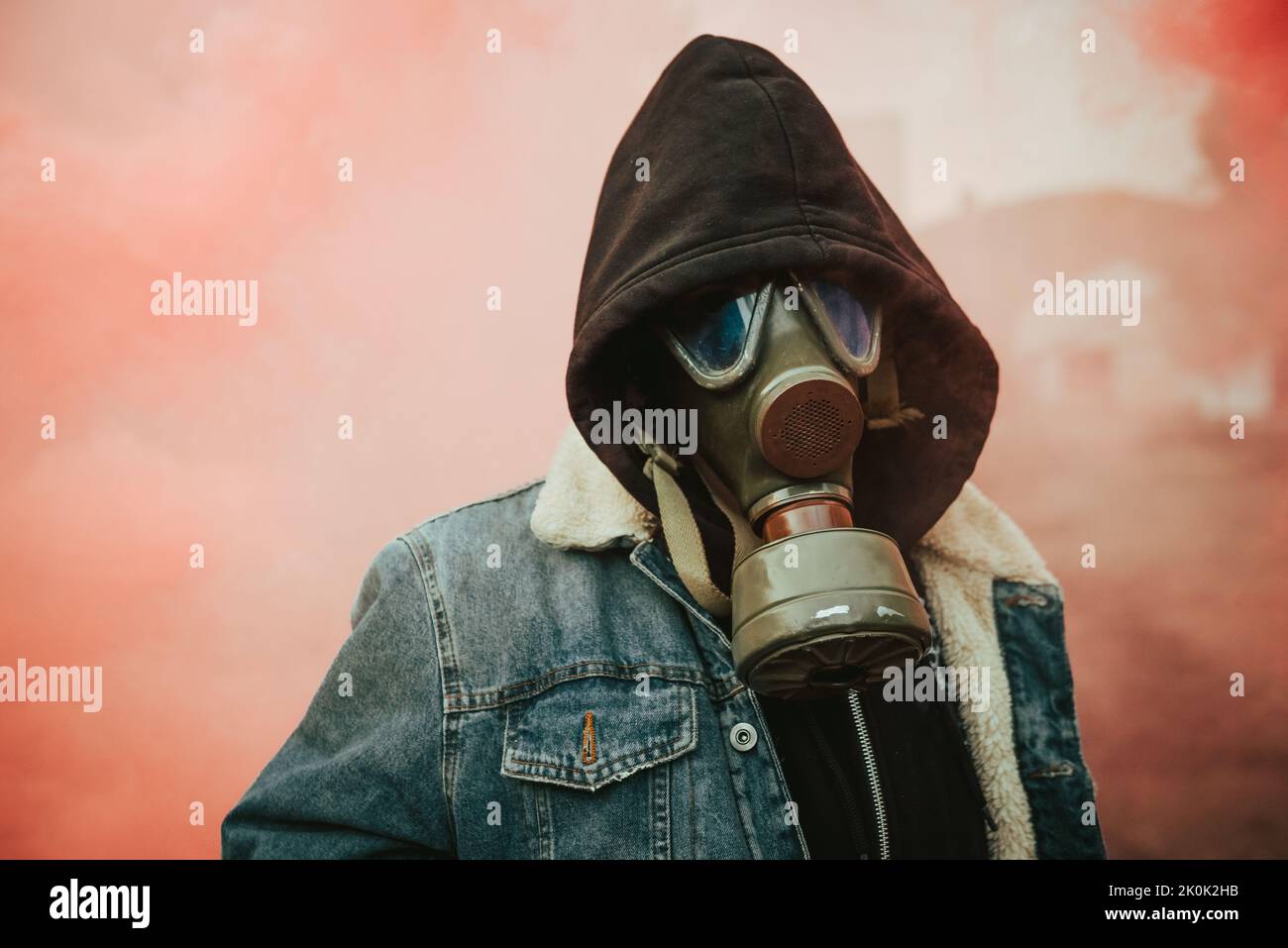 Mysterious gas mask hi-res stock photography and images - Alamy