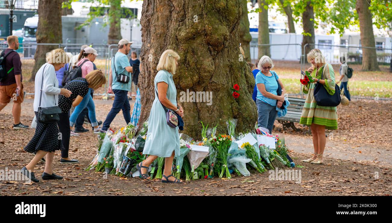 Remembering queen elizabeth ii hi-res stock photography and images - Alamy