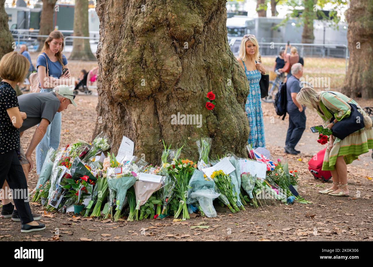 London, UK. 12 September 2022. Green Park adjacent to Buckingham Palace ...
