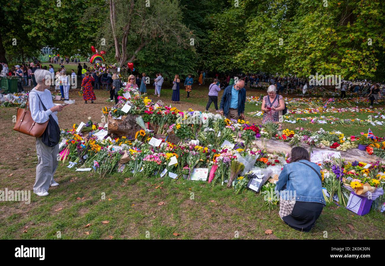 London, UK. 12 September 2022. Green Park adjacent to Buckingham Palace ...