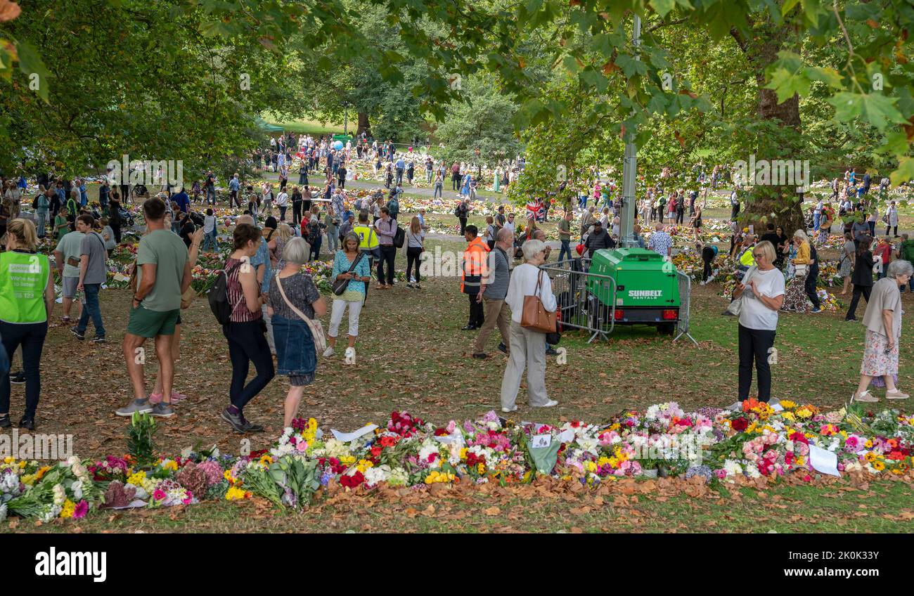 London, UK. 12 September 2022. Green Park adjacent to Buckingham Palace ...