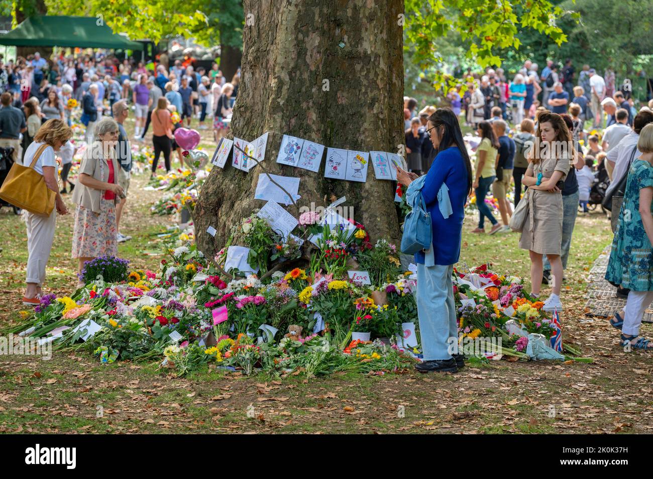 London, UK. 12 September 2022. Green Park adjacent to Buckingham Palace ...
