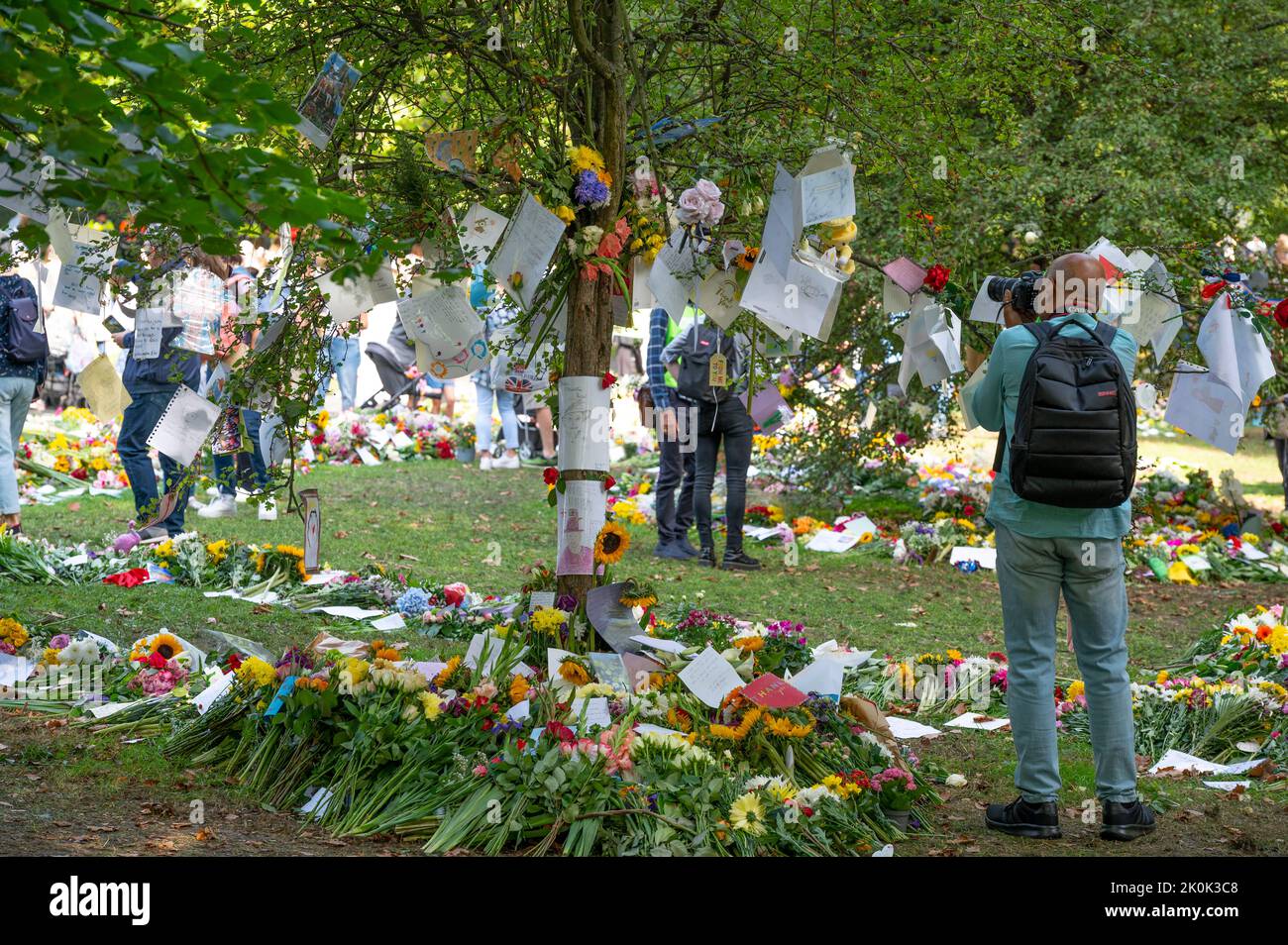 London, UK. 12 September 2022. Green Park adjacent to Buckingham Palace ...