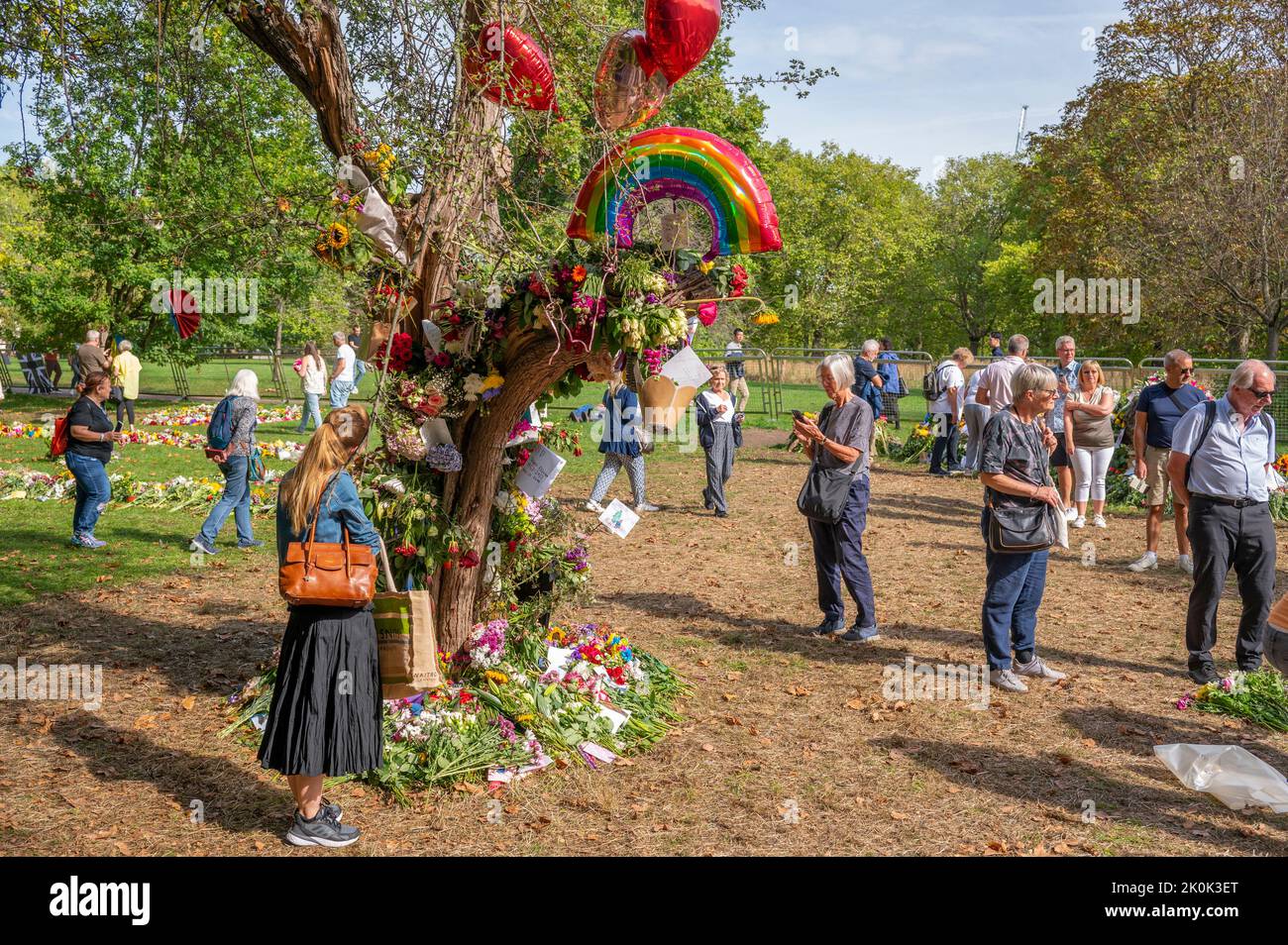 London, UK. 12 September 2022. Green Park adjacent to Buckingham Palace ...