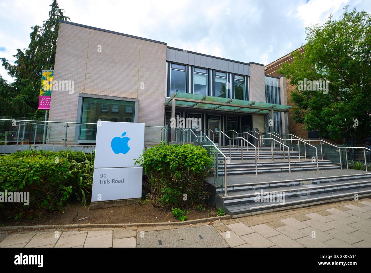 An Apple Computer corporate, business, research center building ...